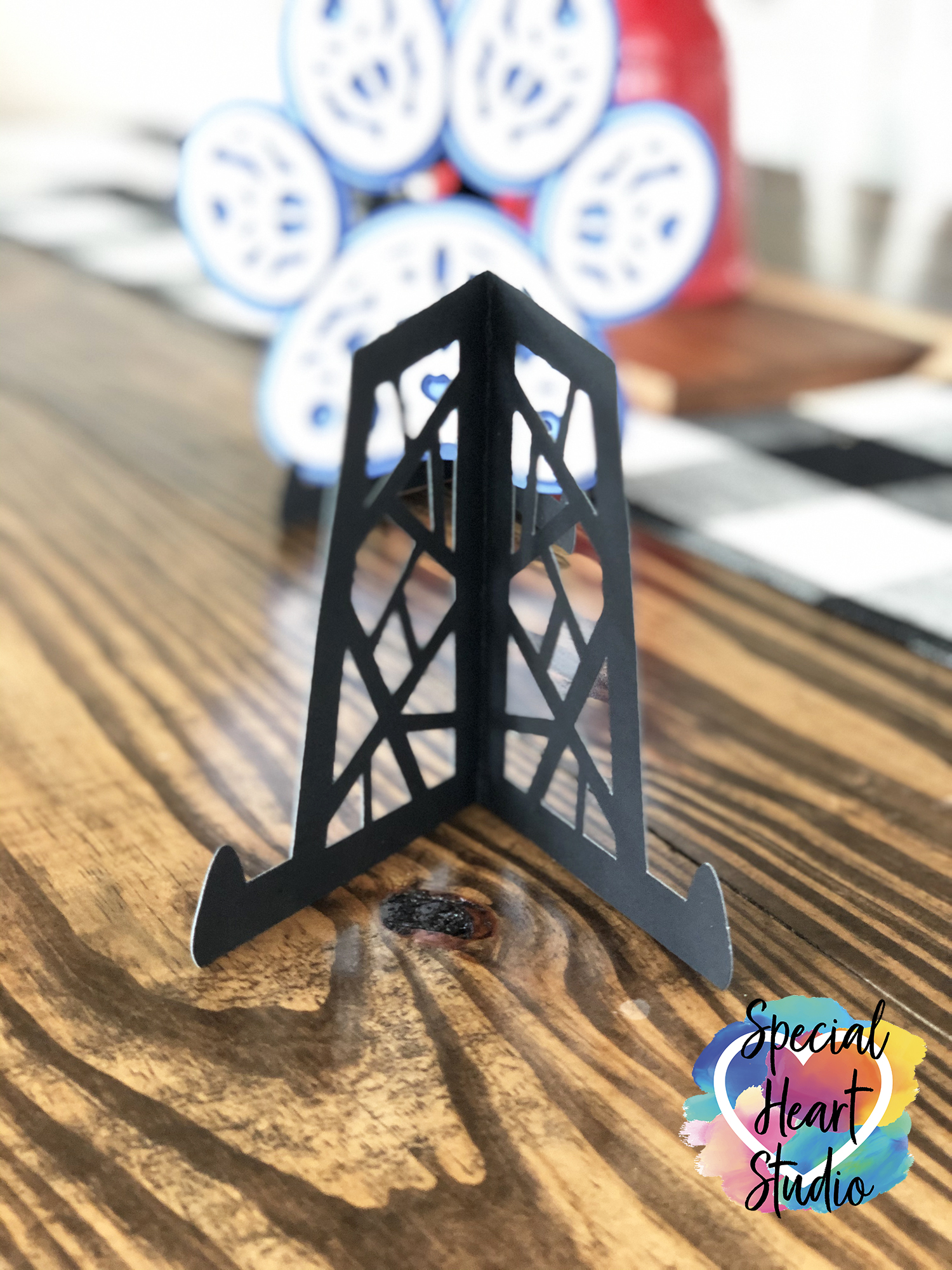 EASEL STAND - FREE CUT FILE - SPECIAL HEART STUDIO